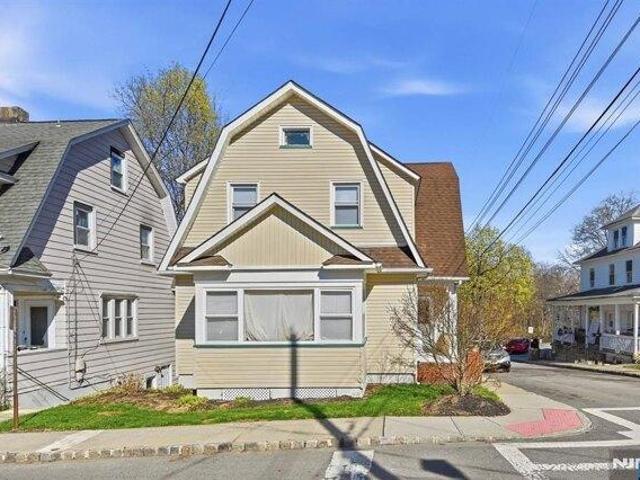 house with 4 bedroom, Morristown NJ DLS101799782