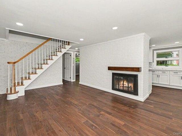house with 4 bedroom, Mount Kisco NY ES104921000