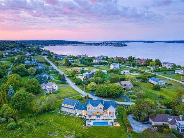 house with 4 bedroom, Narragansett RI ES105159654