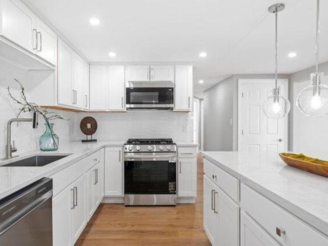 house with 4 bedroom, Nashua NH DLS103098045