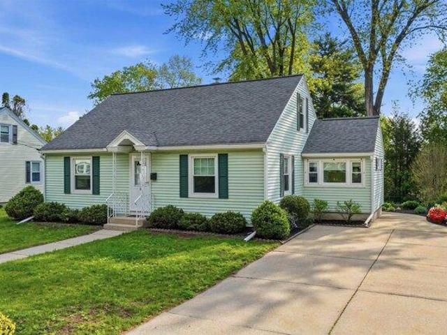 house with 4 bedroom, Nashua NH DS102475230