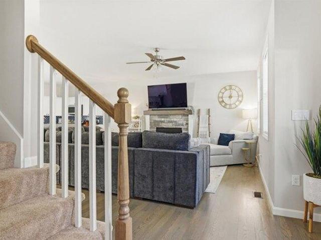 house with 4 bedroom, Nashua NH DS102583935