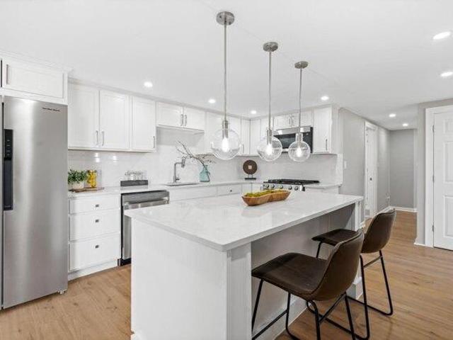 house with 4 bedroom, Nashua NH DS102118447