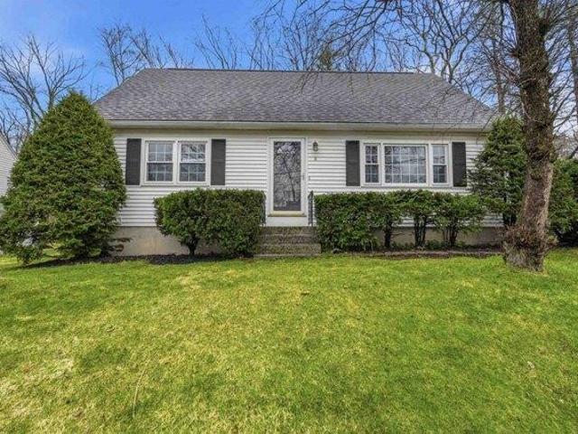 house with 4 bedroom, Nashua NH DS102257209
