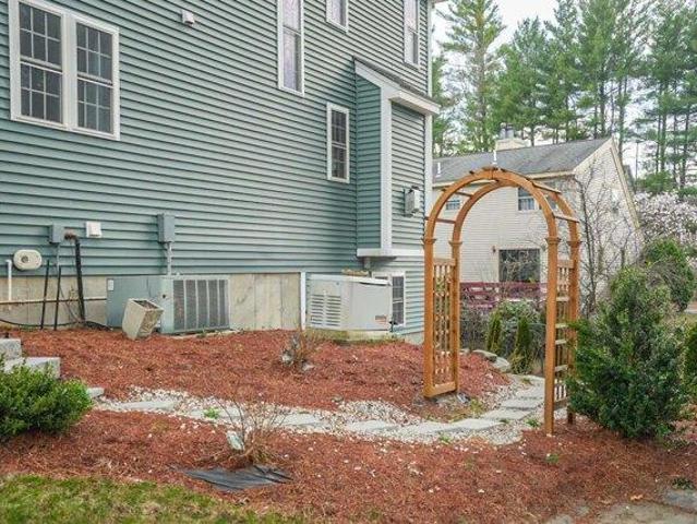 house with 4 bedroom, Nashua NH DS102284767