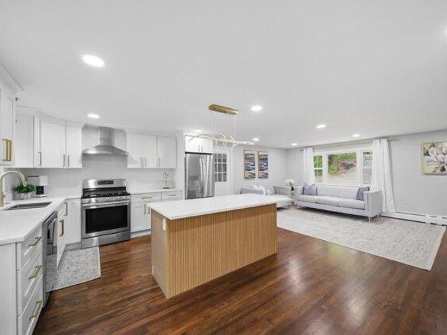 house with 4 bedroom, Nashua NH DS103807299