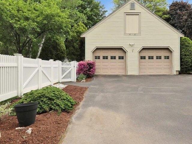 house with 4 bedroom, Nashua NH DS103849296