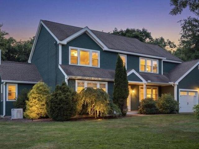 house with 4 bedroom, Nashua NH DS104010064