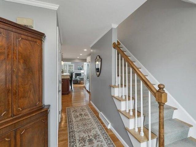 house with 4 bedroom, Nashua NH ES102828117