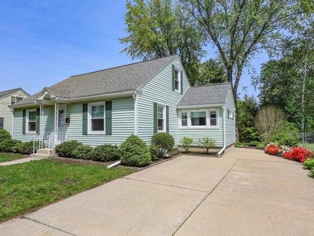 house with 4 bedroom, Nashua NH ES103434213