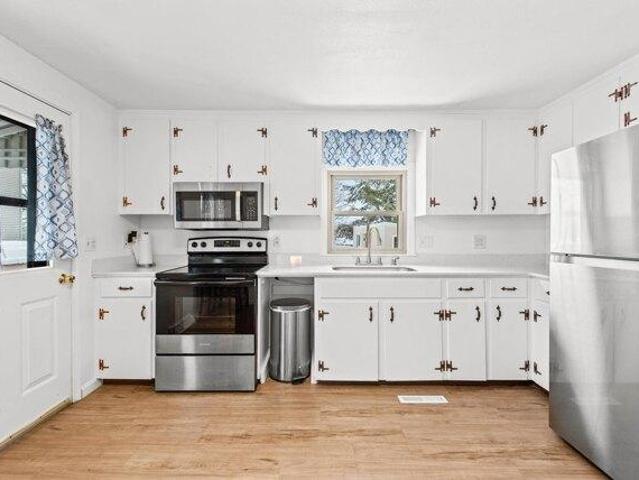 house with 4 bedroom, Nashua NH ES103850230