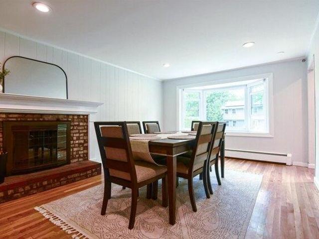 house with 4 bedroom, Nashua NH ES103888431