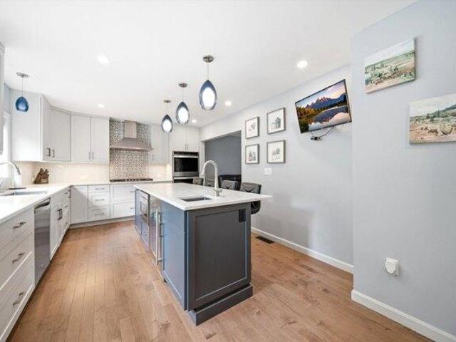 house with 4 bedroom, Nashua NH ES103888816