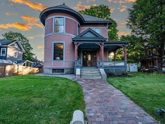 house with 4 bedroom, Nashua NH ES103247911