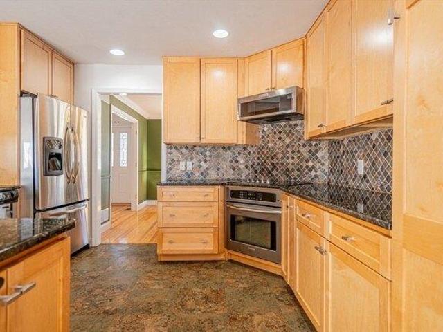 house with 4 bedroom, Nashua NH ES103250896