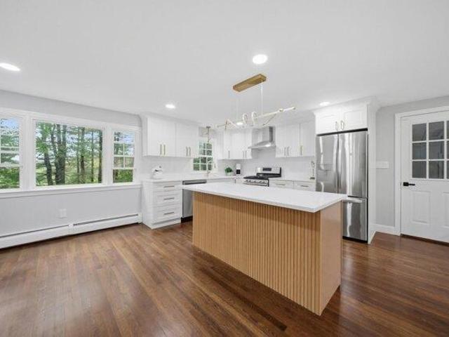 house with 4 bedroom, Nashua NH ES104407869