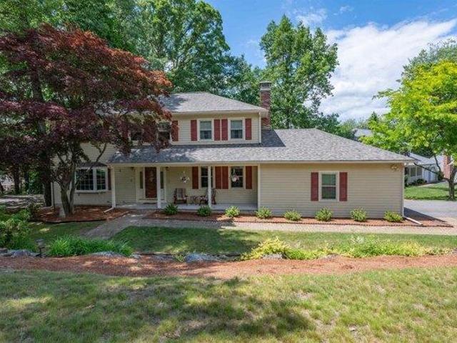 house with 4 bedroom, Nashua NH ES104905337