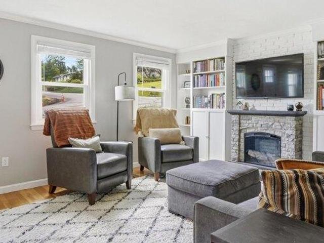 house with 4 bedroom, Nashua NH ES104010409