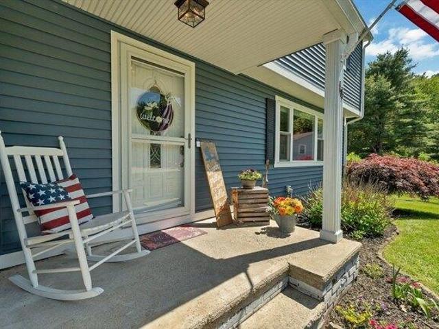 house with 4 bedroom, Nashua NH ES104116835