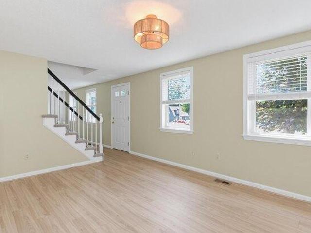house with 4 bedroom, Nashua NH ES104232688