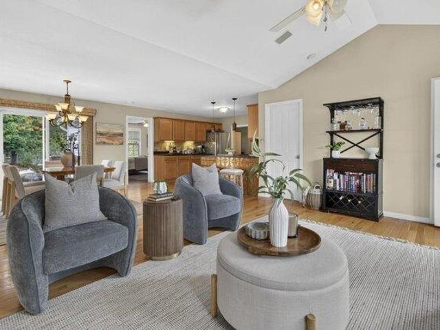 house with 4 bedroom, Nashua NH ES105109430