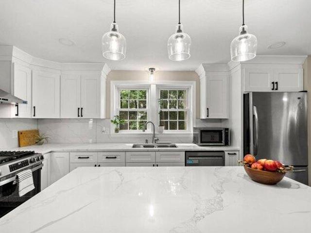 house with 4 bedroom, Nashua NH ES105156837