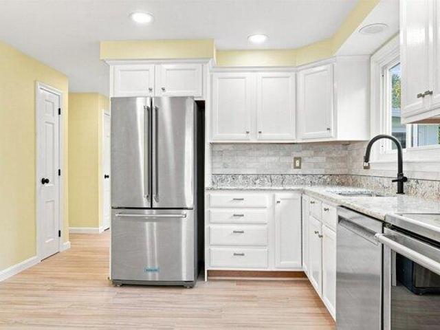 house with 4 bedroom, Nashua NH ES105204878