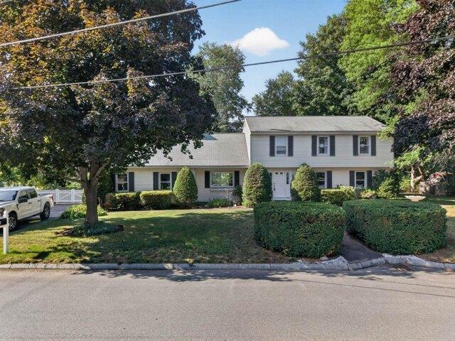 house with 4 bedroom, Nashua NH ES105230428