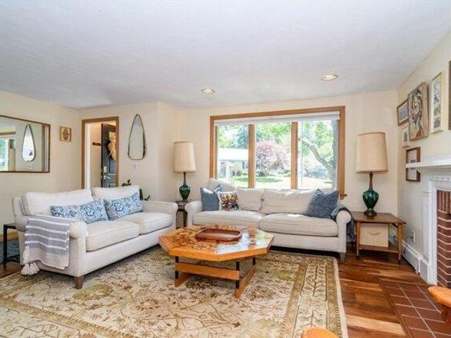 house with 4 bedroom, Natick MA ES105060801