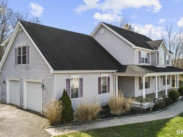 house with 4 bedroom, Naugatuck CT DLS102479220