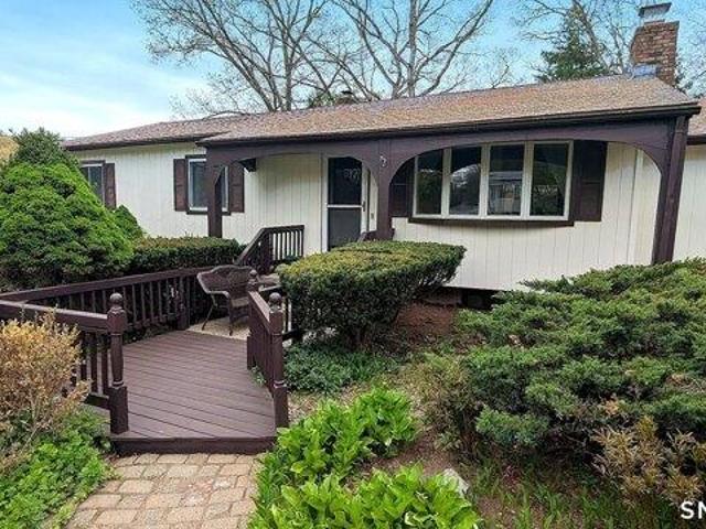 house with 4 bedroom, Naugatuck CT DLS102775494