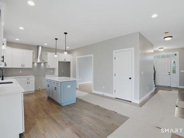 house with 4 bedroom, Naugatuck CT DLS102828513