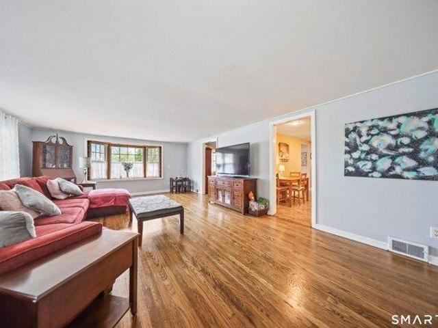 house with 4 bedroom, Naugatuck CT ES103434074