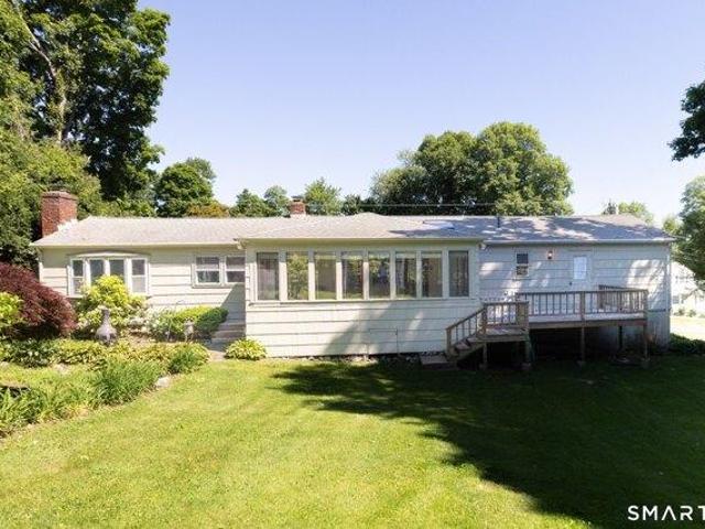 house with 4 bedroom, Naugatuck CT ES104440765