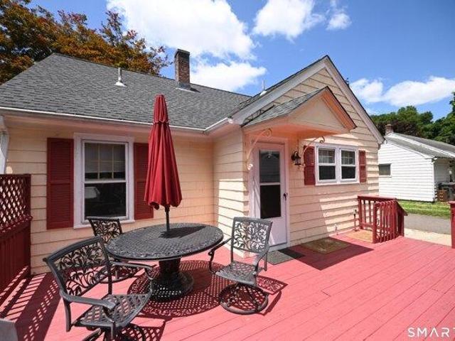 house with 4 bedroom, Naugatuck CT ES104442095