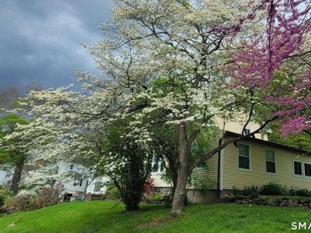 house with 4 bedroom, Naugatuck CT ES104445600