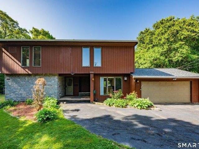 house with 4 bedroom, Naugatuck CT ES104480981