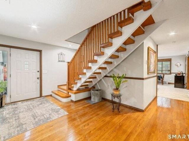 house with 4 bedroom, Naugatuck CT ES104149553