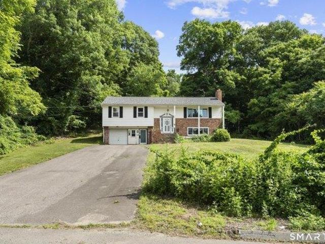 house with 4 bedroom, Naugatuck CT ES105190943