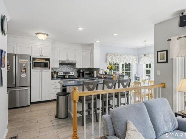house with 4 bedroom, Naugatuck CT ES105207351