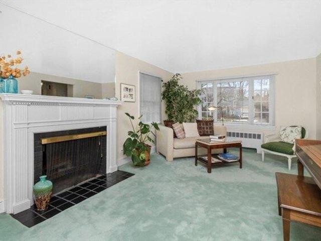 house with 4 bedroom, Newton MA DLS102585728
