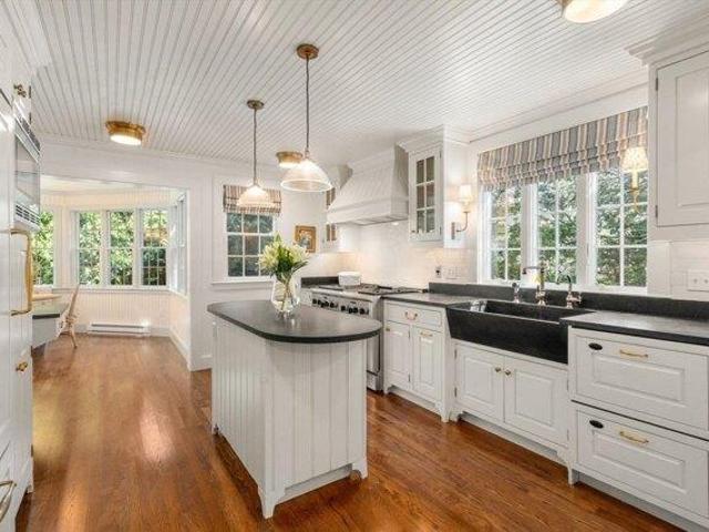 house with 4 bedroom, Newton MA ES103016560
