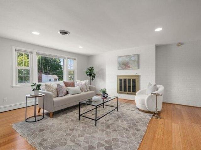 house with 4 bedroom, Newton MA ES104543983