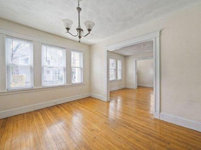 house with 4 bedroom, Newton MA ES104908384
