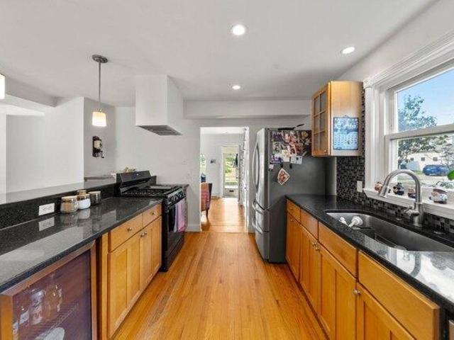 house with 4 bedroom, Newton MA ES105417405