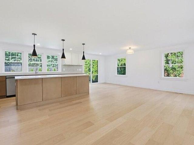 house with 4 bedroom, Newton MA ES105293889