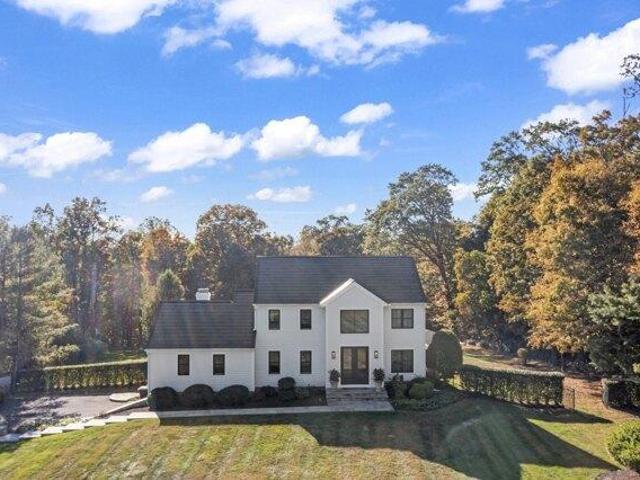 house with 4 bedroom, Newtown CT ES104075765