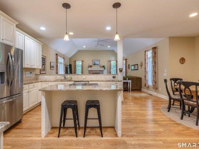 house with 4 bedroom, Newtown CT ES104153204