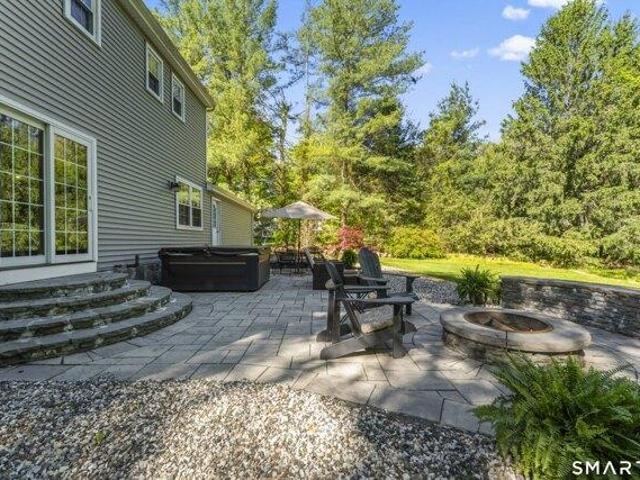 house with 4 bedroom, Newtown CT ES104188246