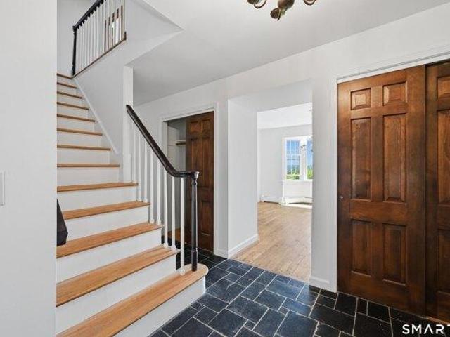 house with 4 bedroom, Newtown CT ES104234181